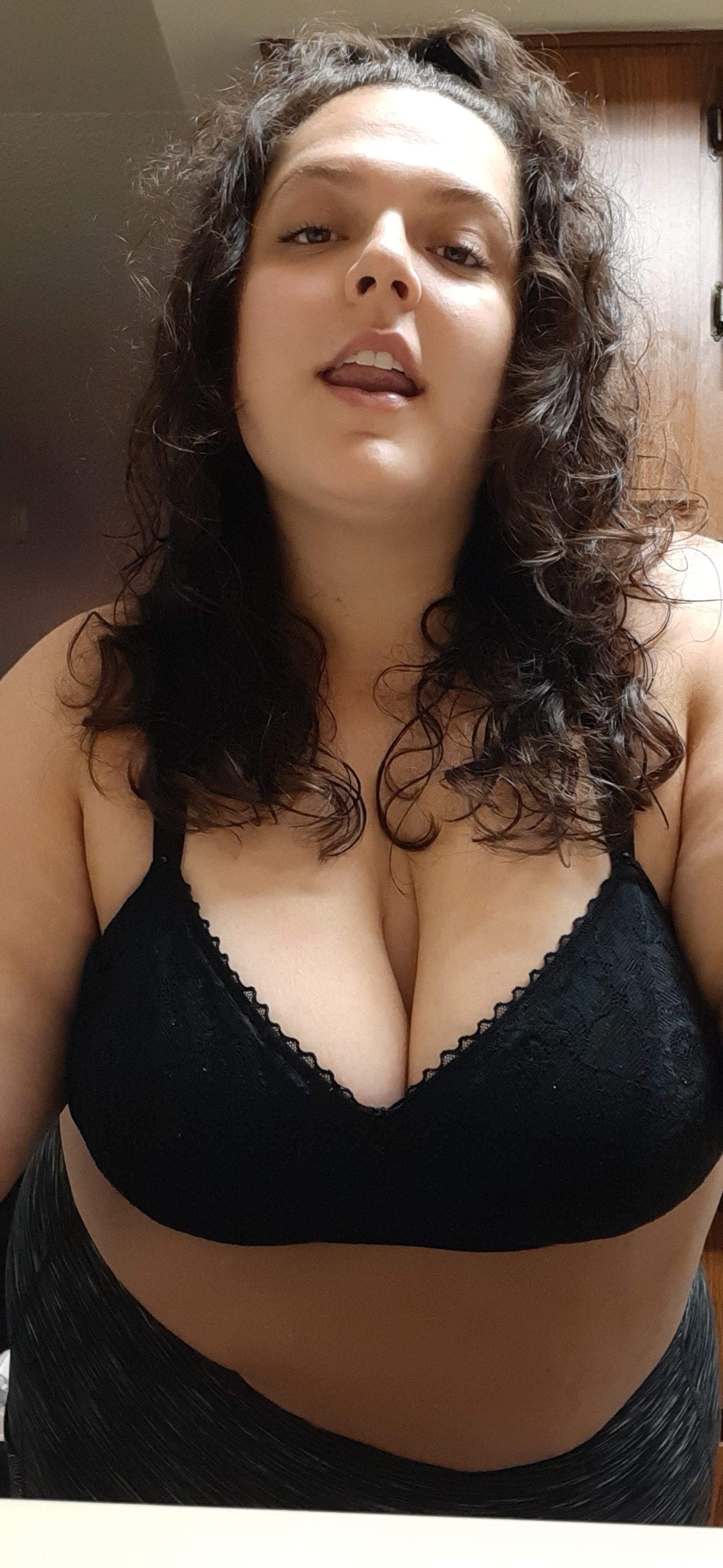 Wanna come help me make breakfast!?☕ | Scrolller