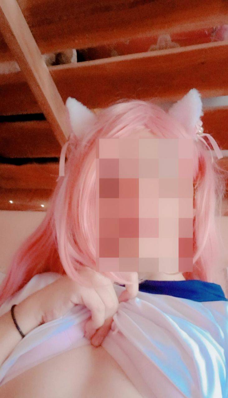 wanna grab my smol tits? owo | Scrolller