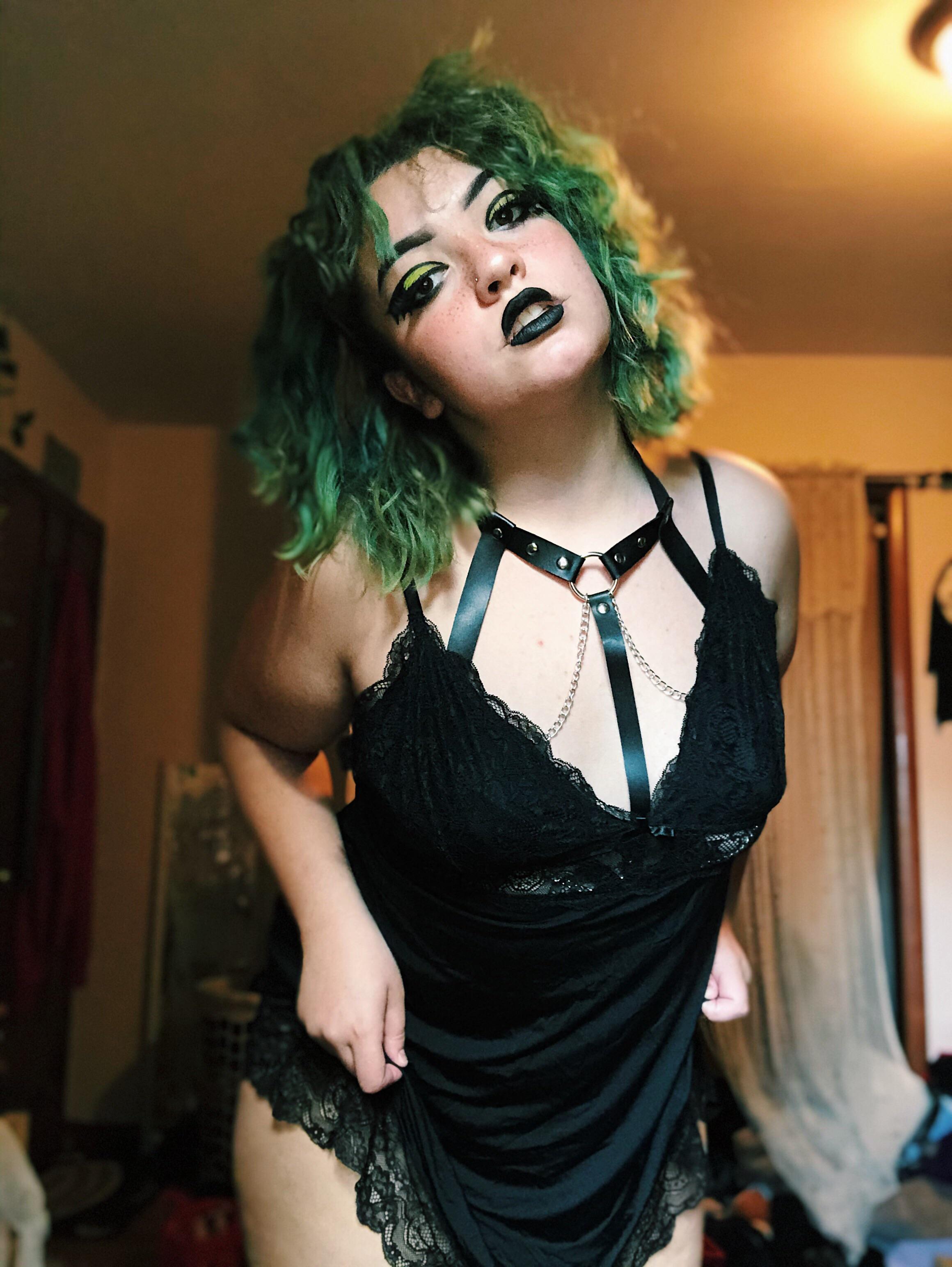 Want me to strip down for you? 😜💋 (check comments) | Scrolller