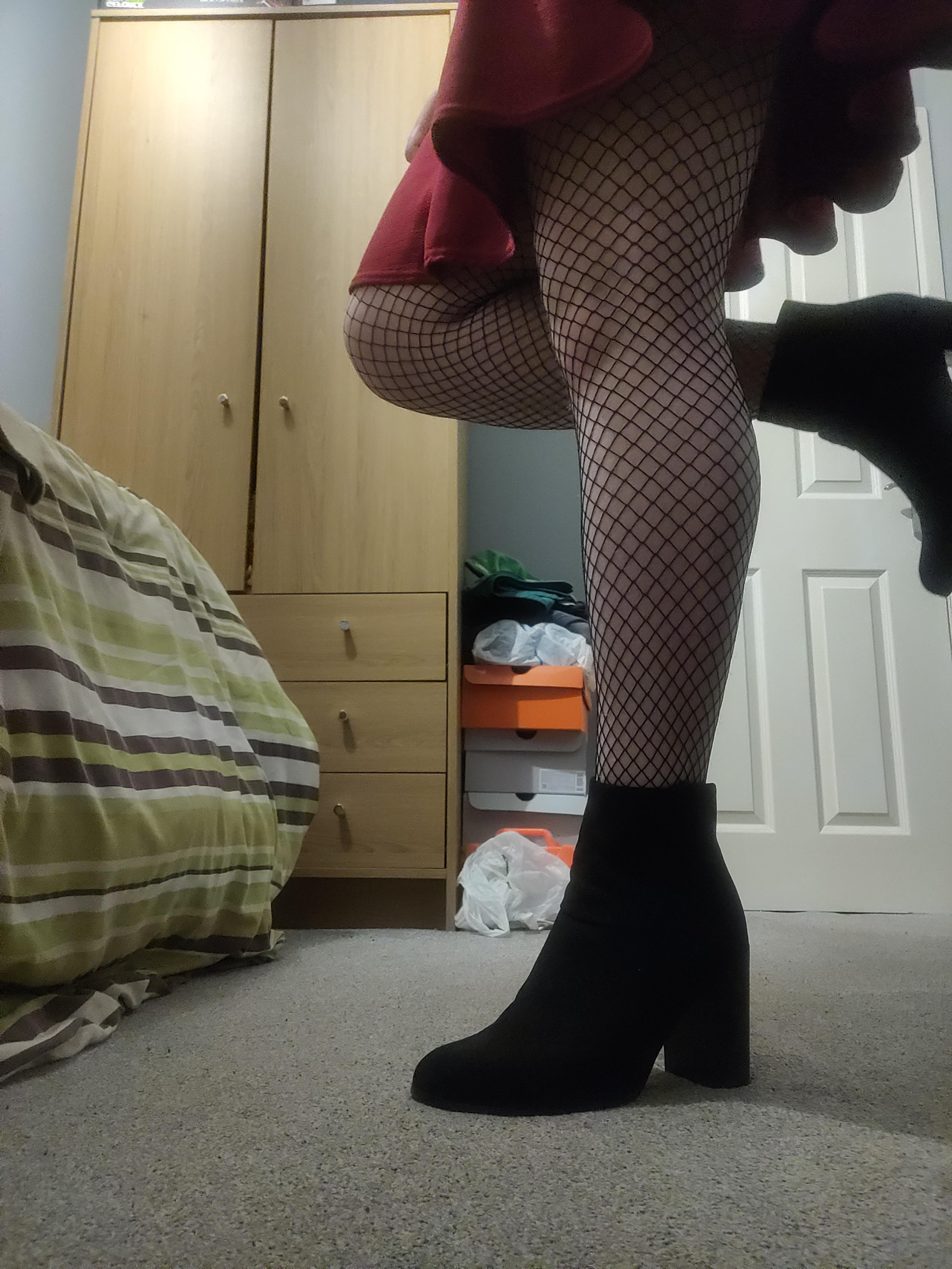 We love some good fishnets! | Scrolller