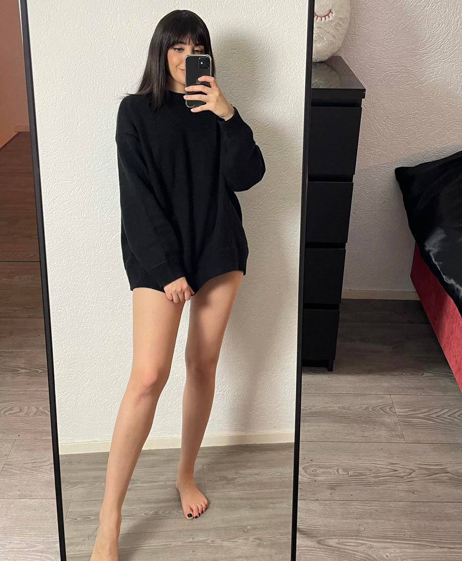 Wearing only sweaters😊 [F] | Scrolller