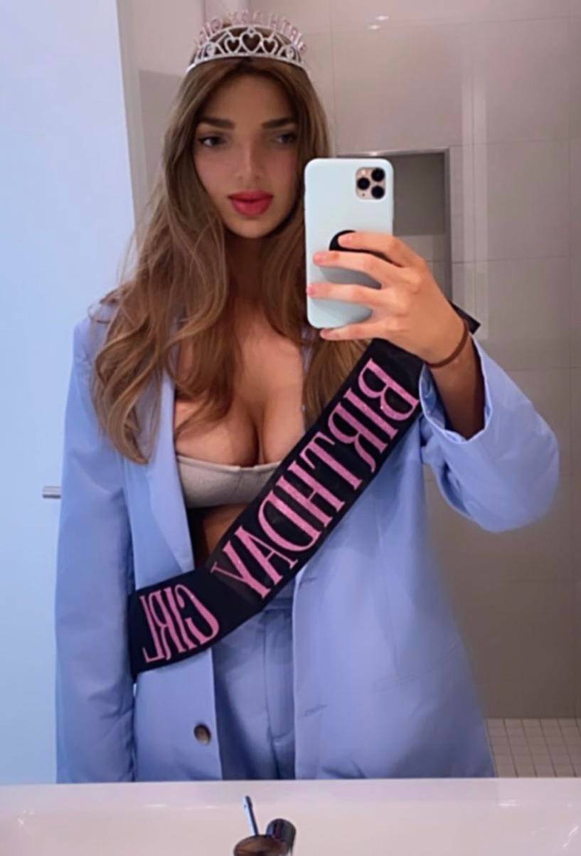 weird face 🙃🌚 | Scrolller