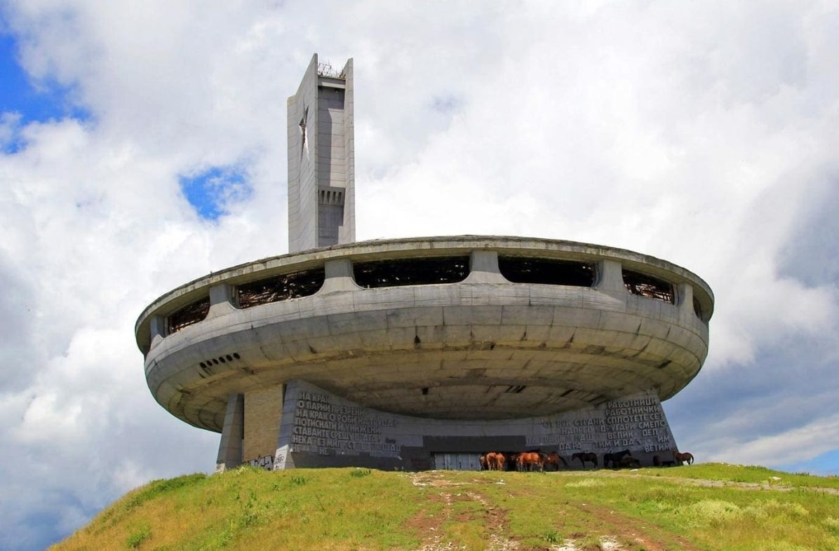 Weird structure | Scrolller