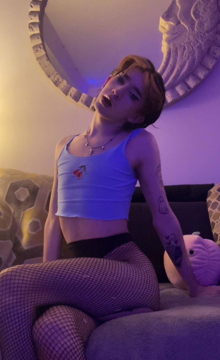 wanna see my cherries 🍒😘😉 | Scrolller