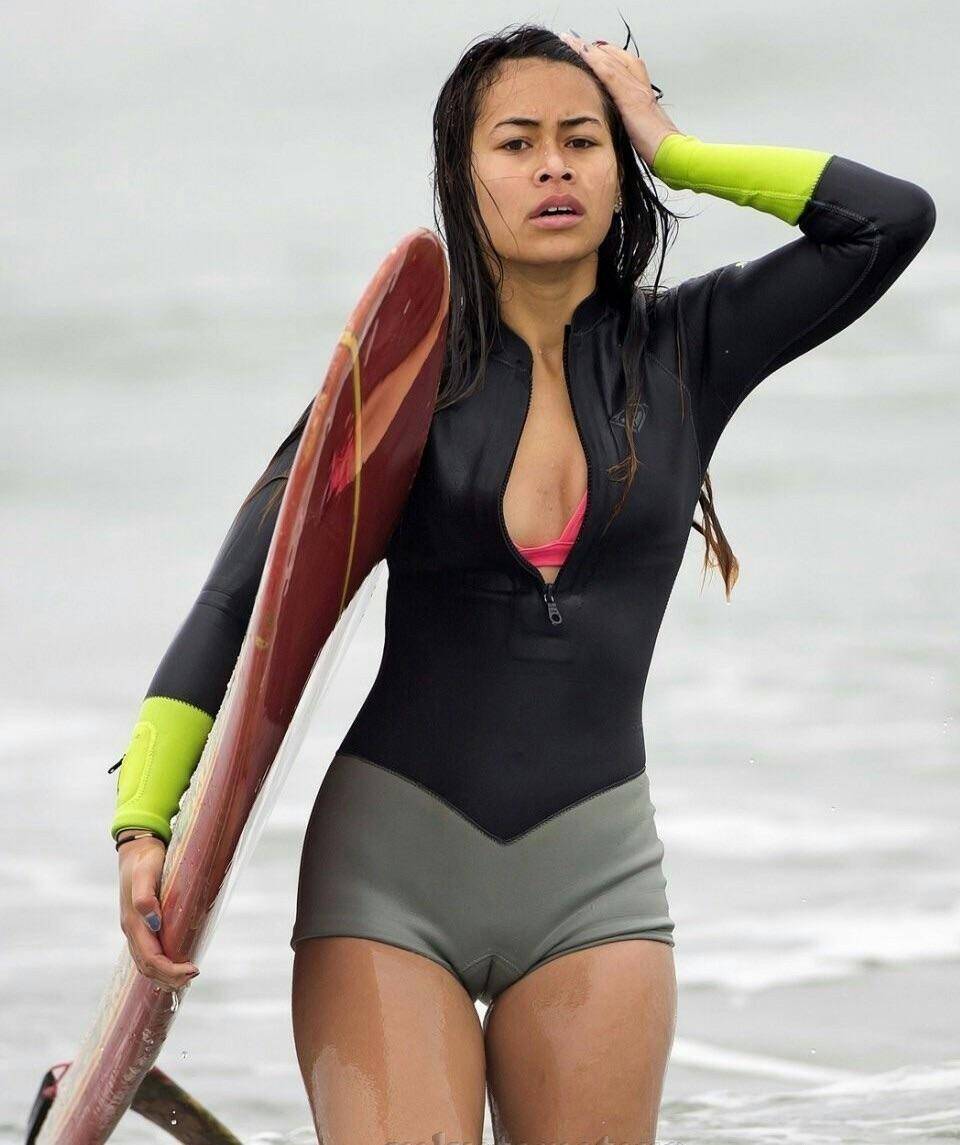 Wetsuit cameltoe | Scrolller
