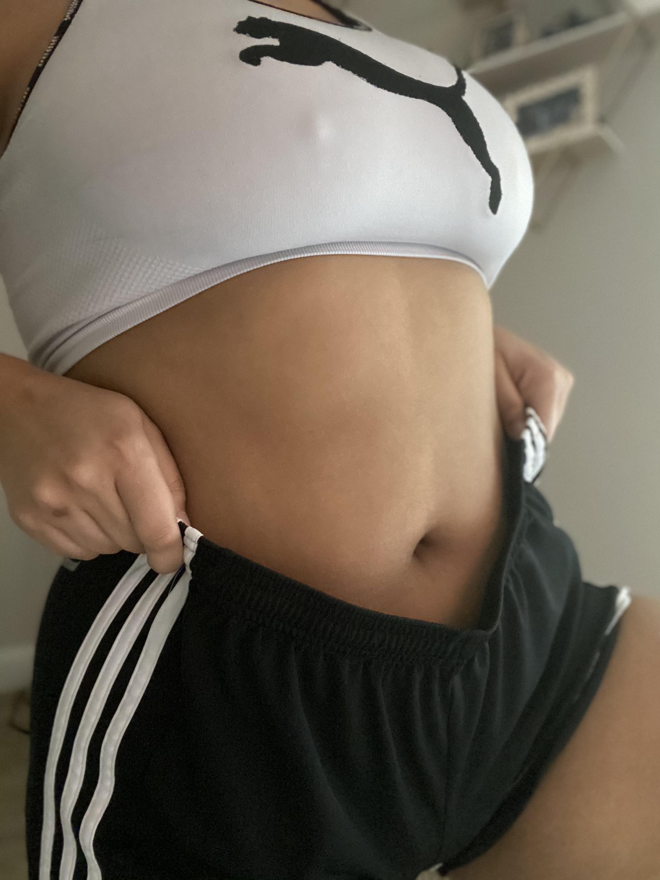 Do you like my belly button? | Scrolller