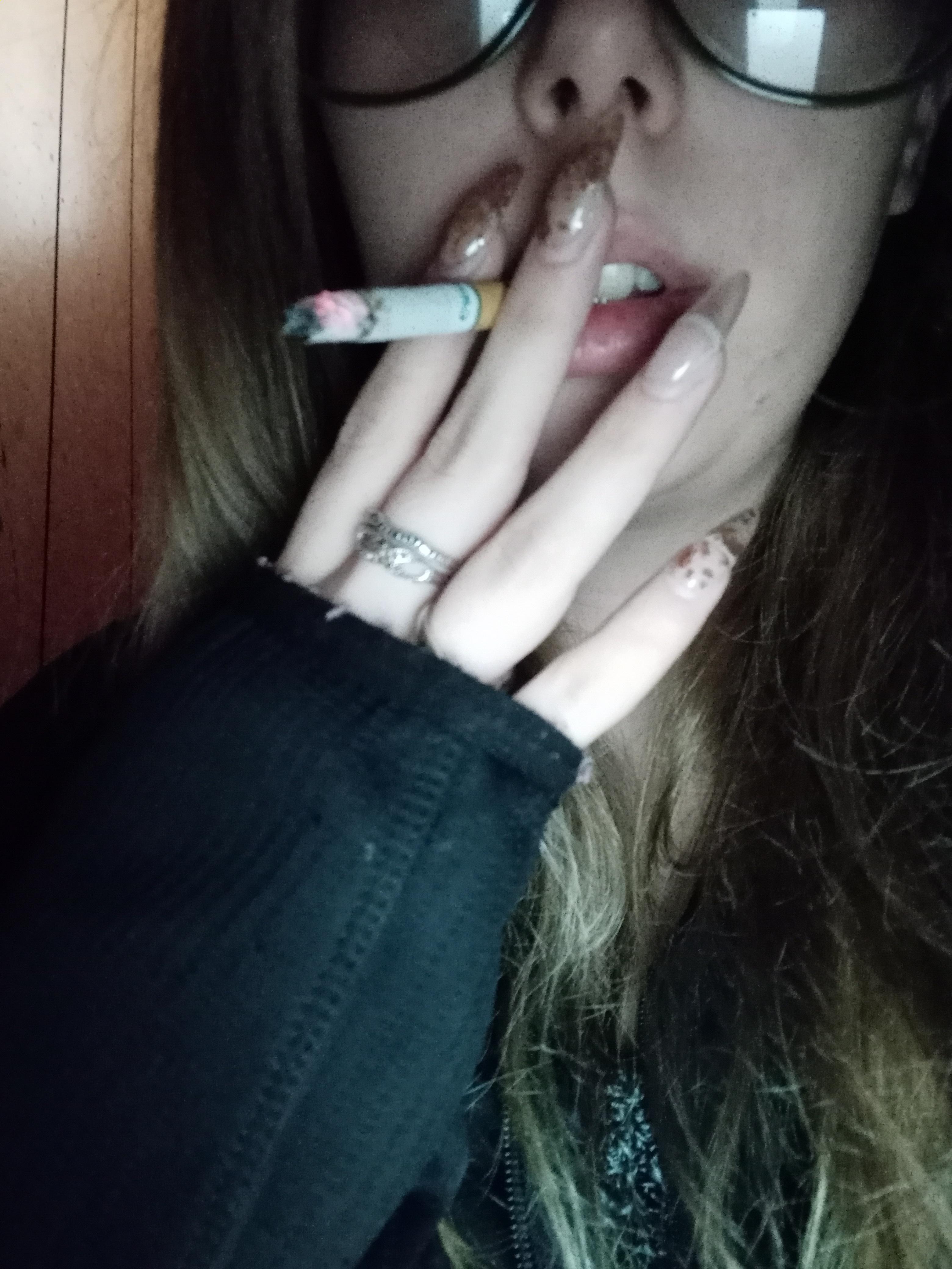 What kind of cig do you smoke? | Scrolller