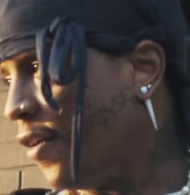 whats this earring called | Scrolller