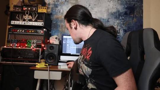 When that filthy riff comes back but slower | Scrolller