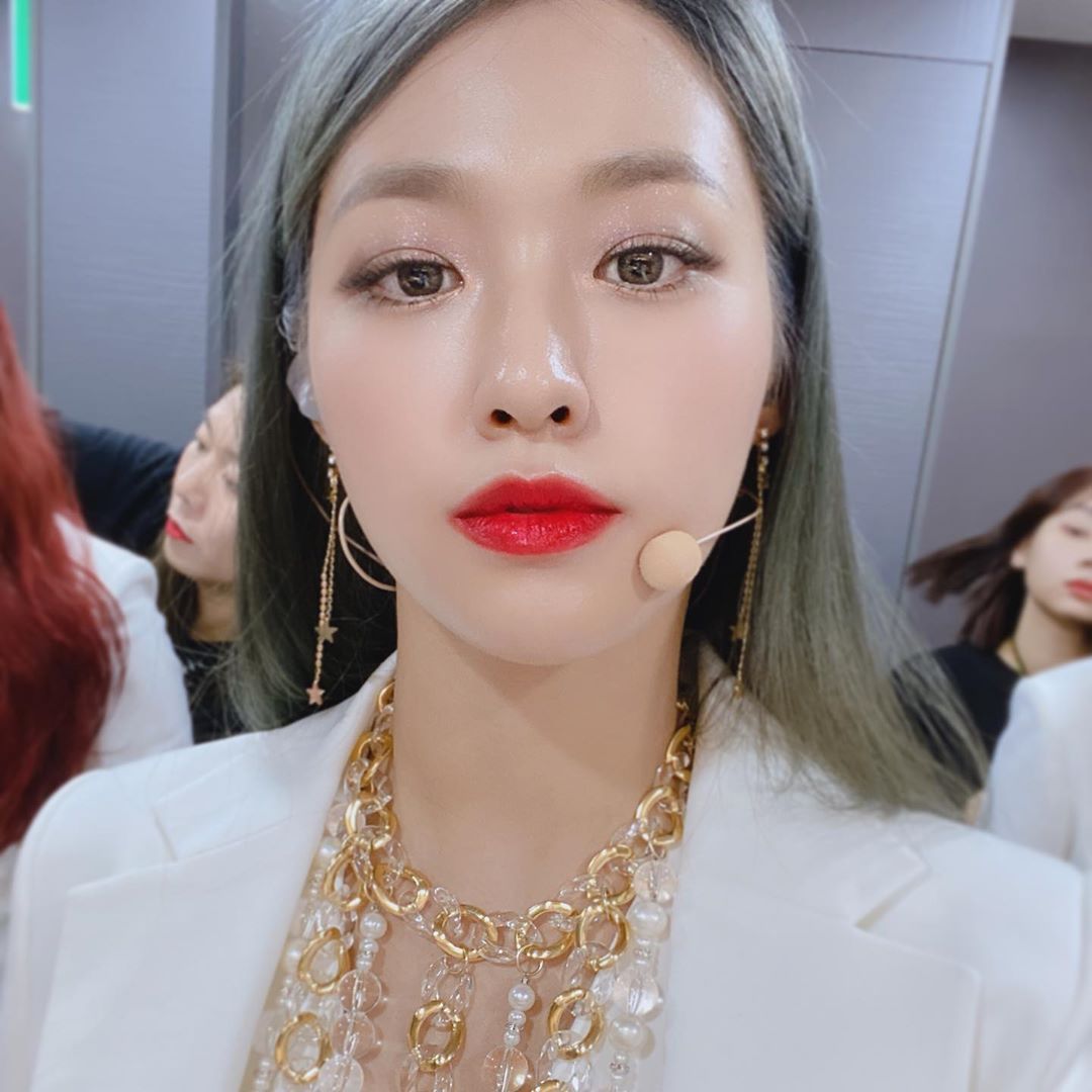 whitehyun | Scrolller