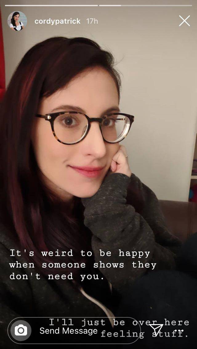 Who else loves to see her in glasses? | Scrolller