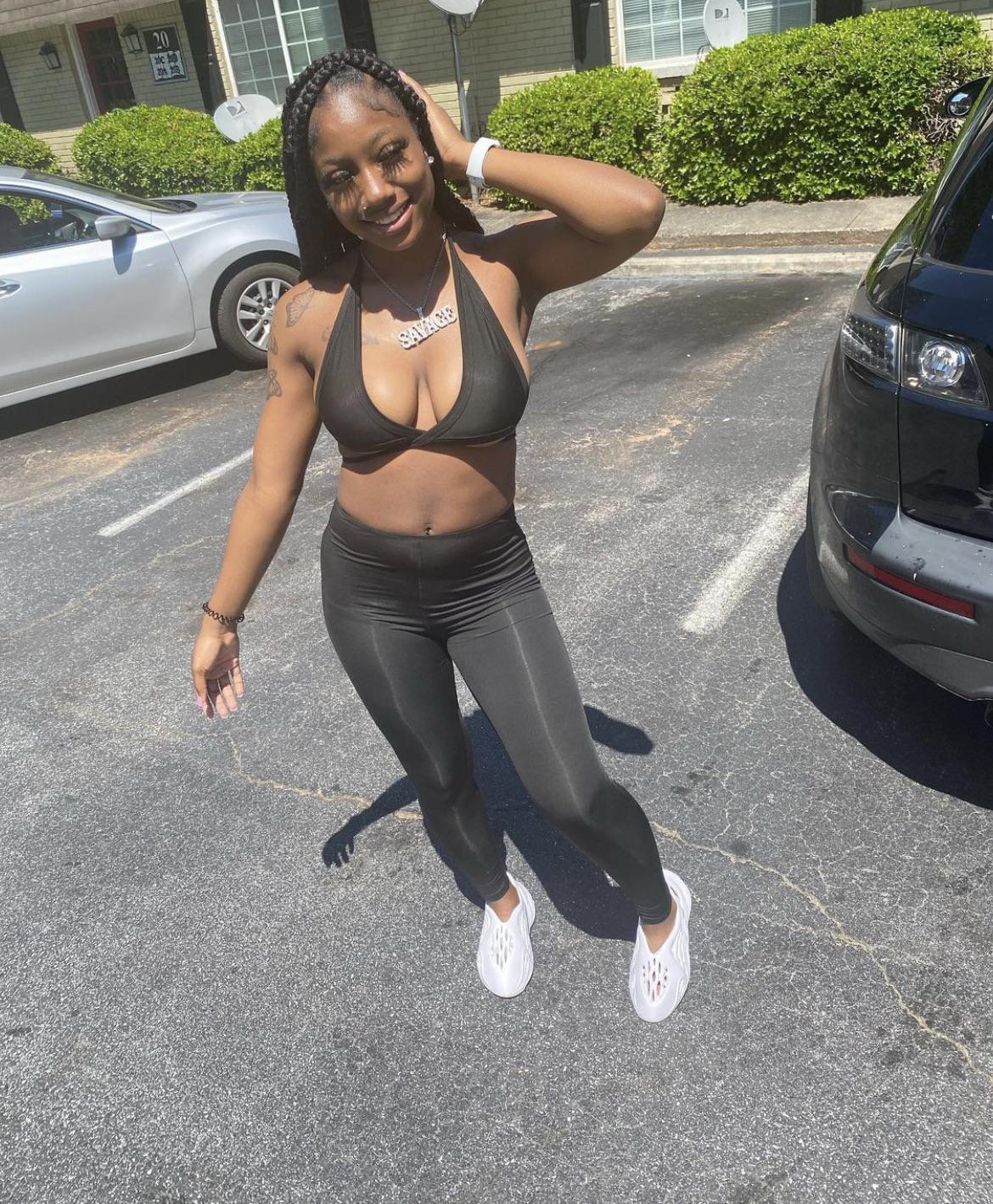 Who got her shit | Scrolller