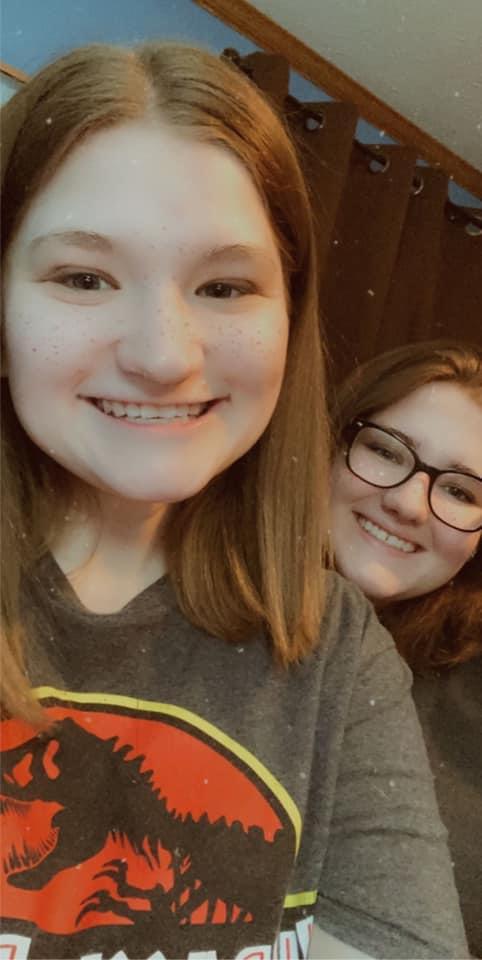 Who is hotter me (20f) on the right or my sister (21f) on the left | Scrolller