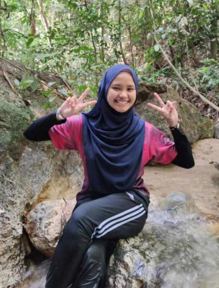 Who knew her Instagram or Fb... It's time for night fapping so I need link for research... Btw ...