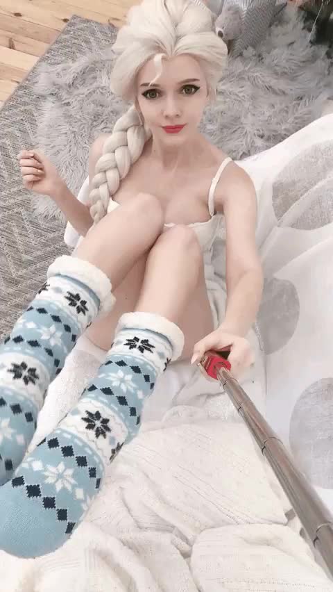 Whom do you like more - Elsa or Anna? ~ Lewd Elsa by Evenink_cosplay | Scrolller