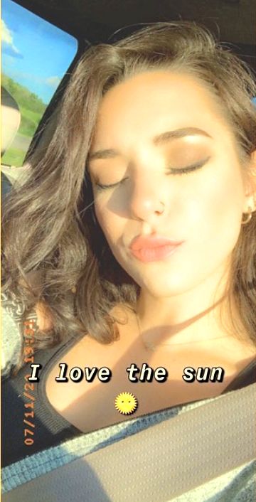 Who's ready to dump loads all over my pretty face this morning? 💦💦 | Scrolller