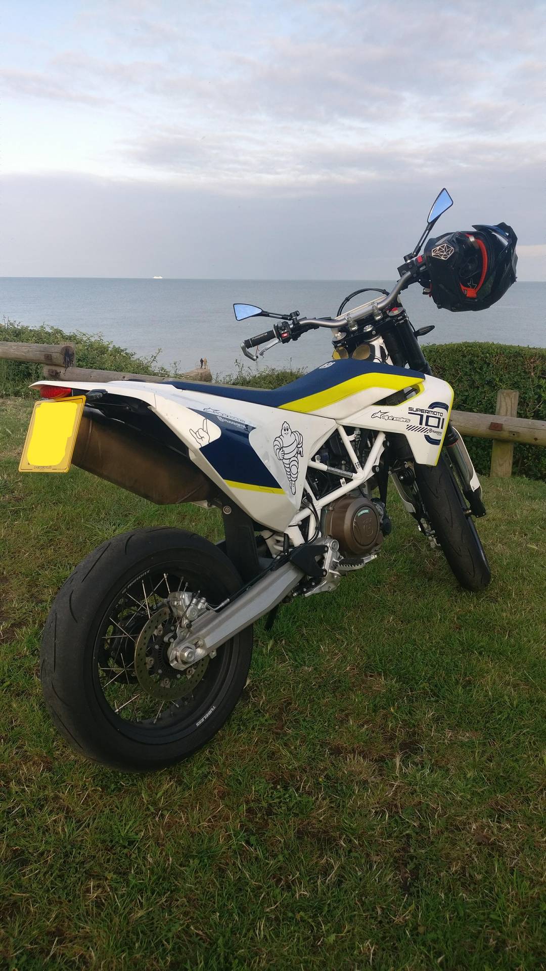 Why's this sub so dead? | Scrolller