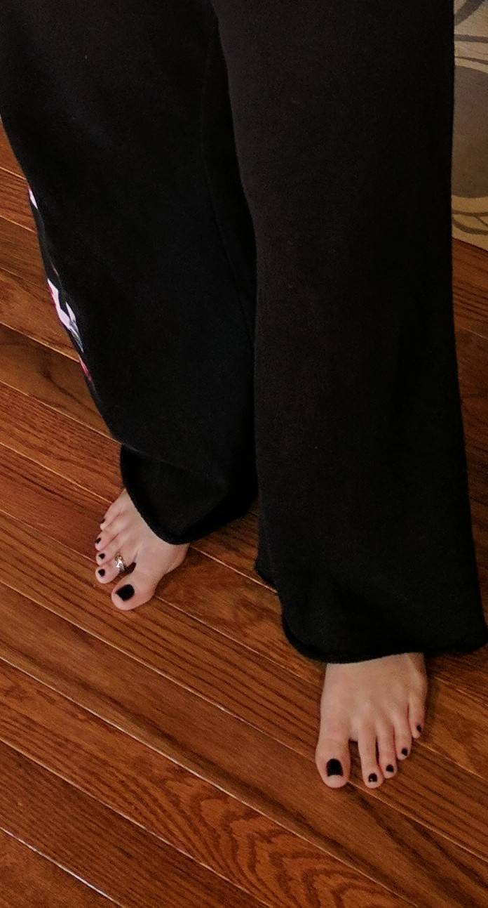 Wife's candid toes | Scrolller