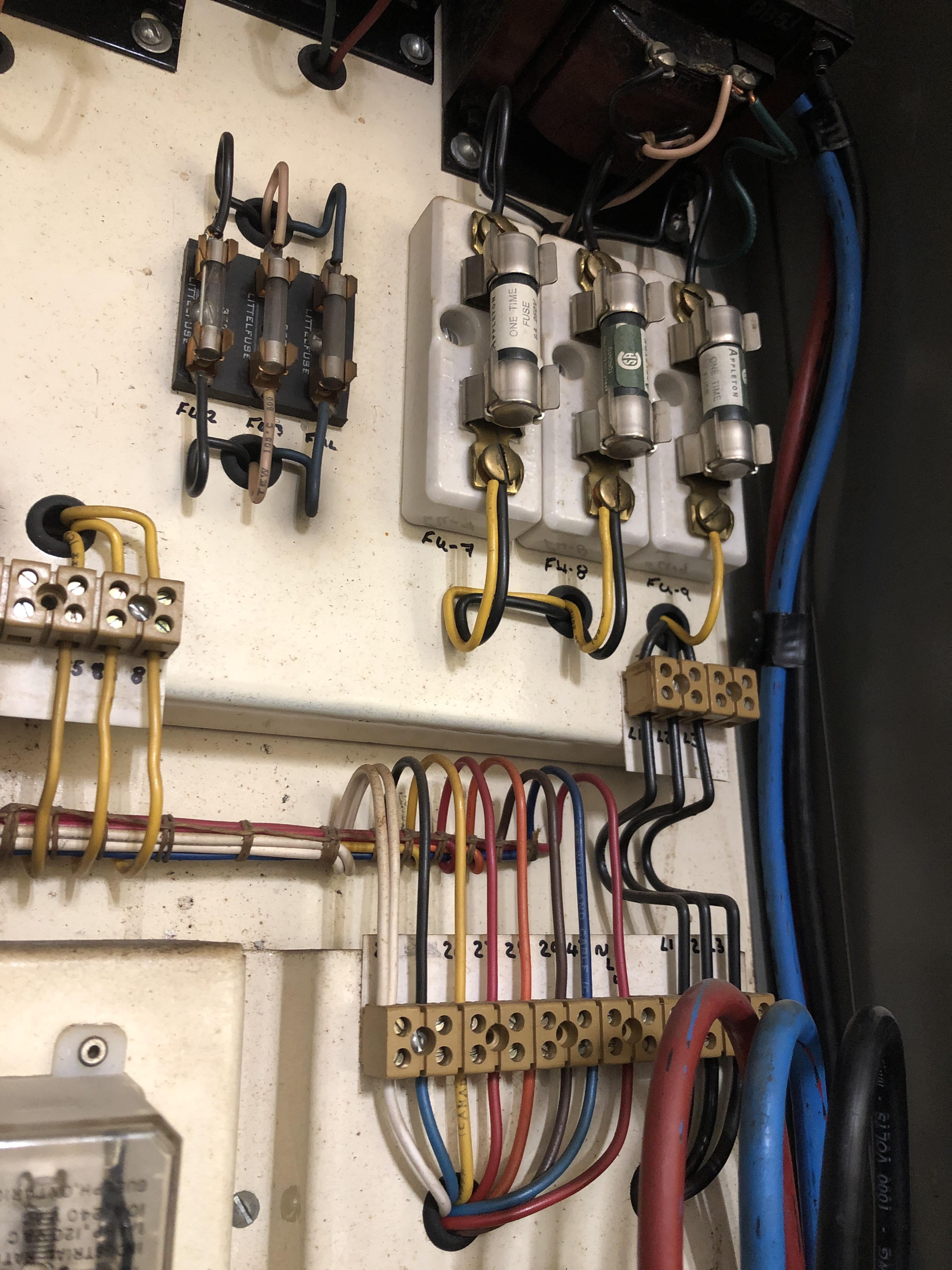 Wiring guru right here 👌 | Scrolller