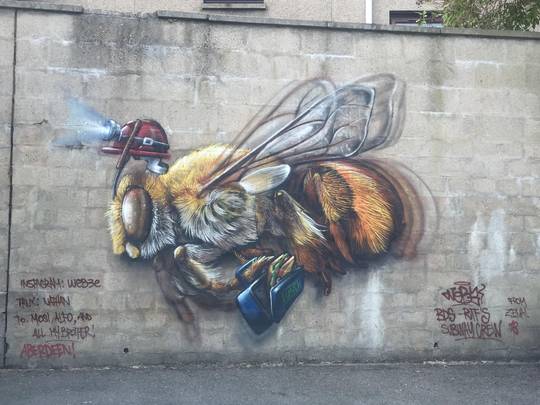 Worker bee | Scrolller