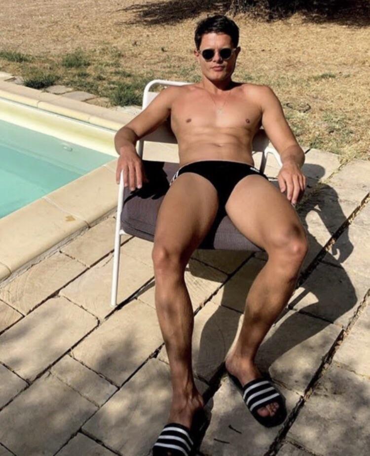 Would you guess that I am hung? | Scrolller