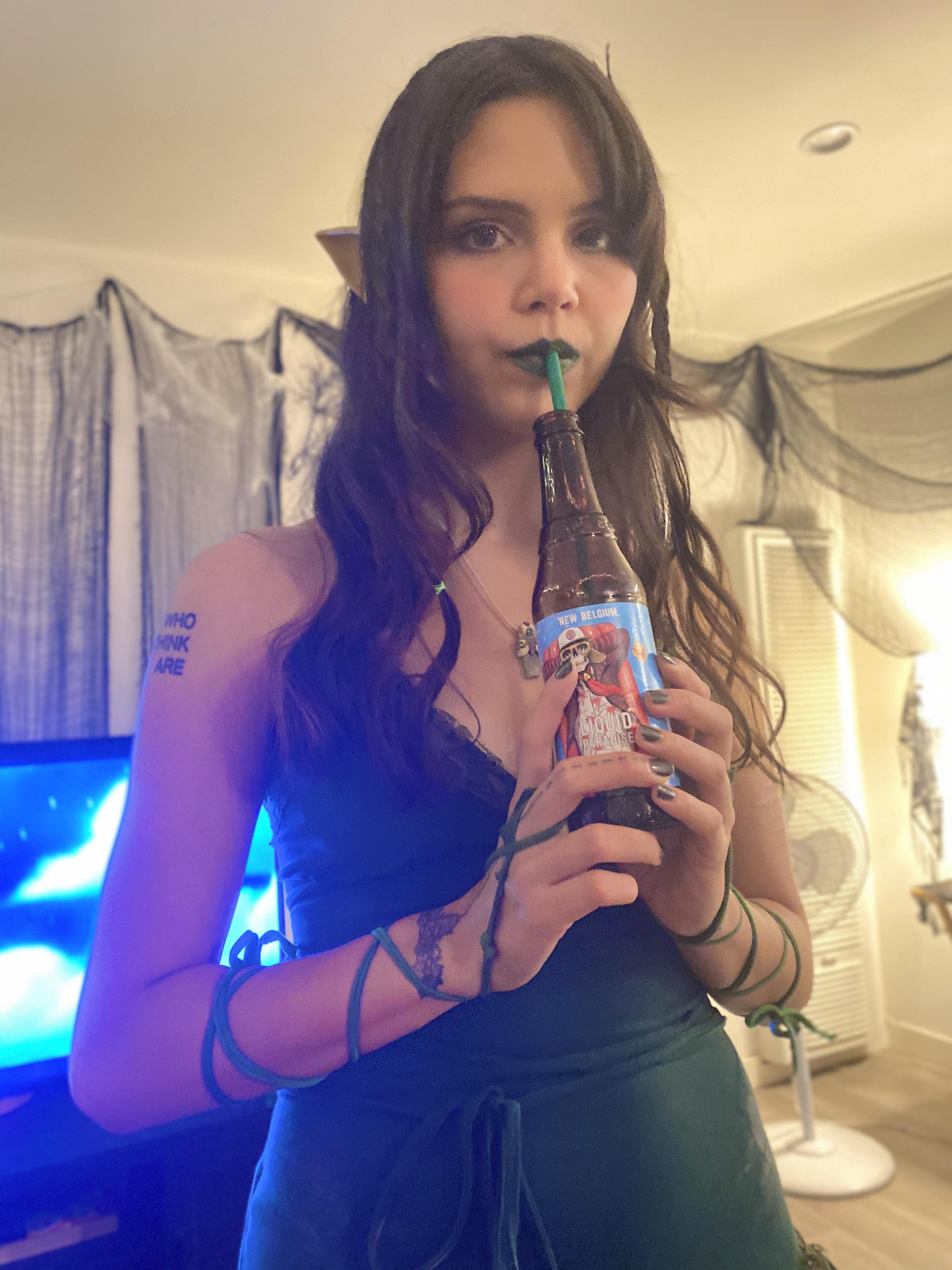 Wow another selfie where I’m sipping a drink x) subscribe for awkward henlo nudes 💚 | Scrolller