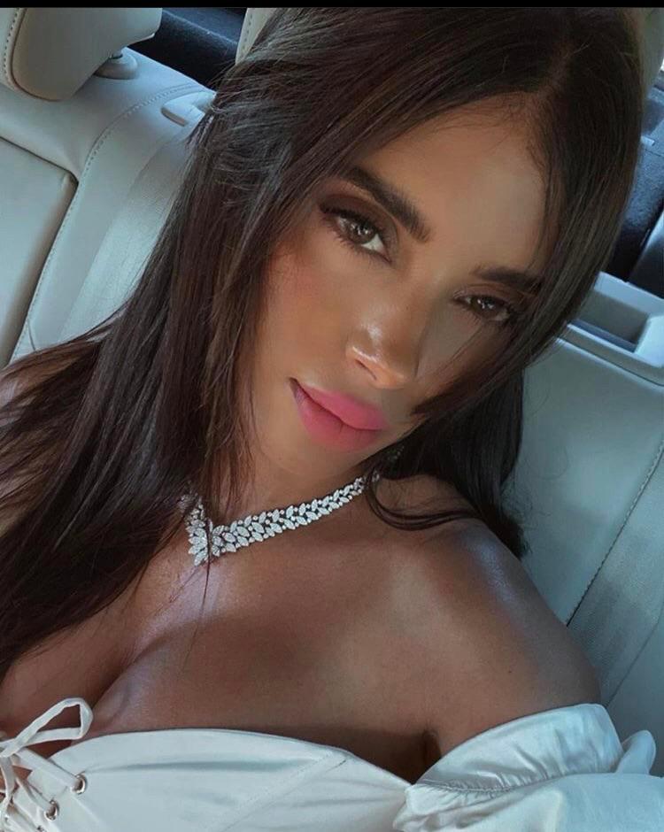 Wow that tan | Scrolller