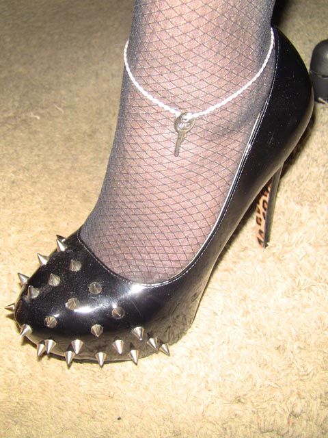 Wrapped around the ankle | Scrolller