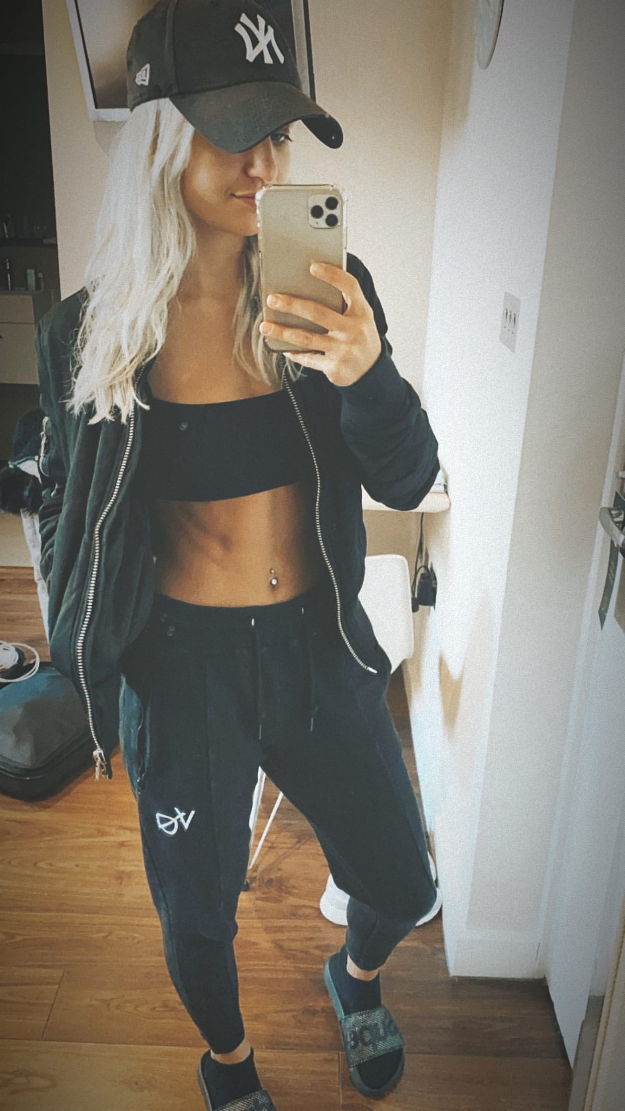 Xia Brookside | Scrolller