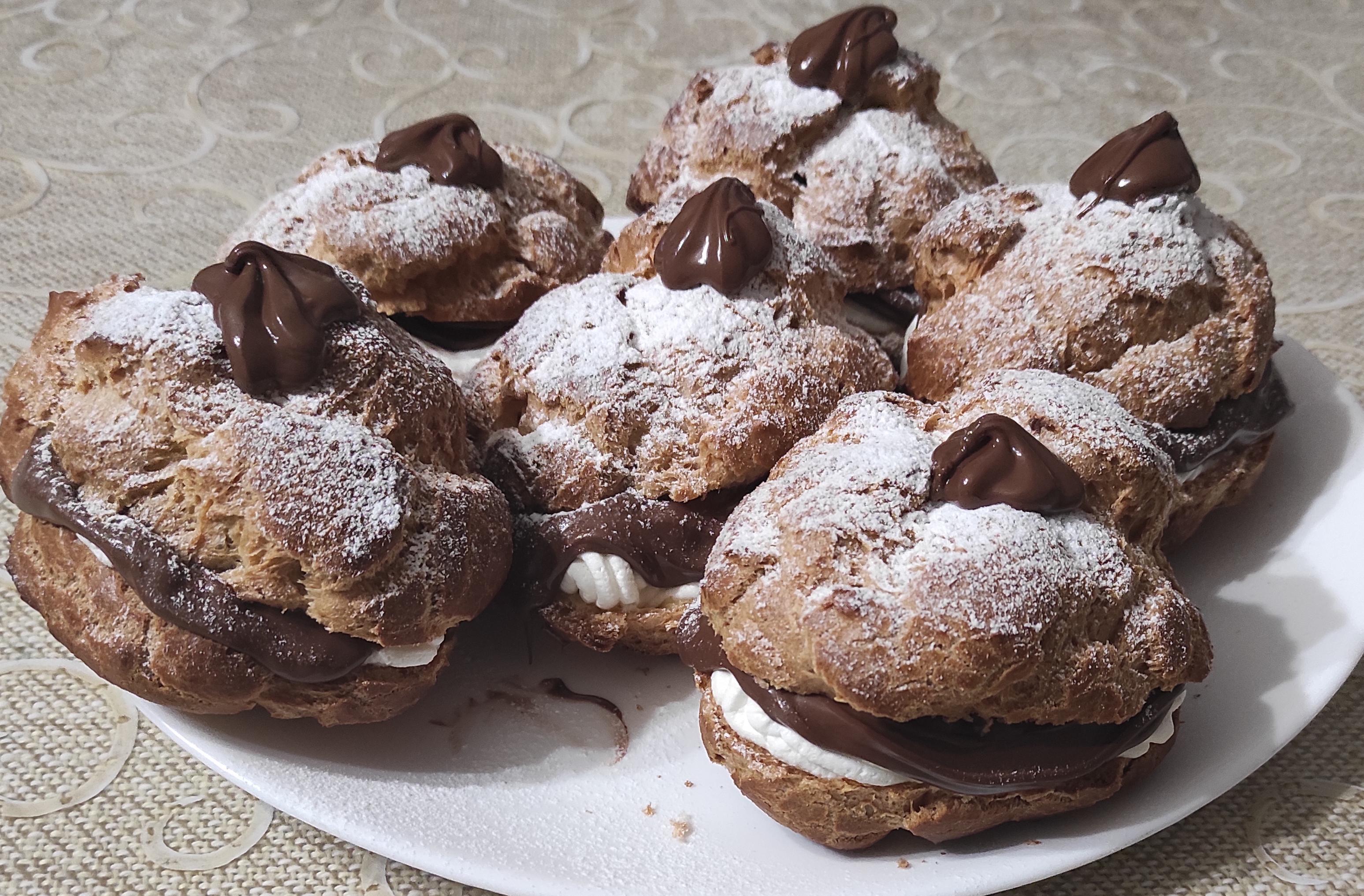 Xmas chocolate&cream puffs! | Scrolller