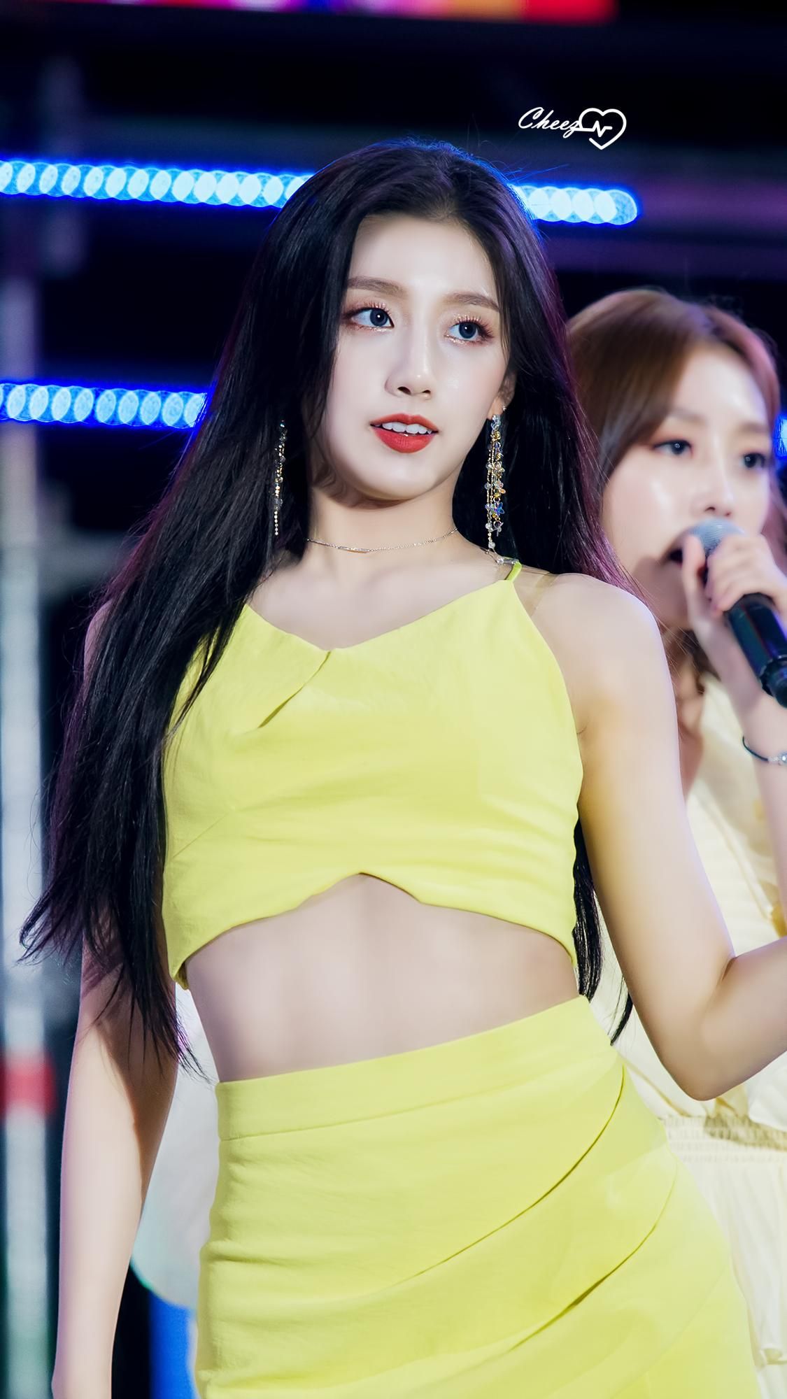 Yellow Yein | Scrolller