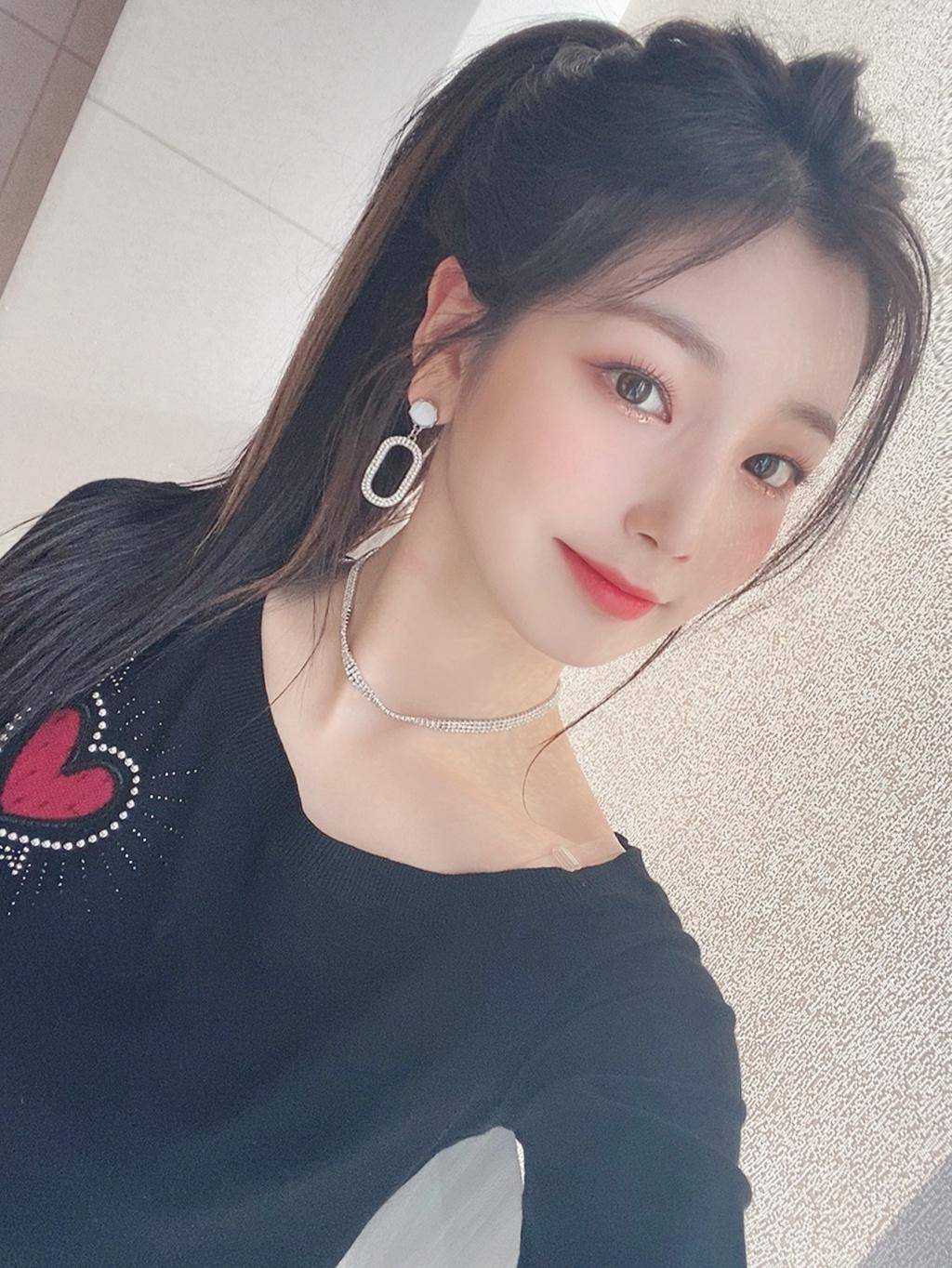 Yeonhee fancafe 200307 | Scrolller