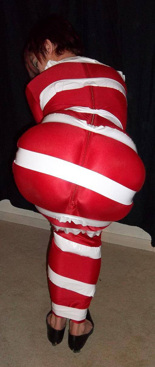 Yep, lots of Nichole's ass oozing out from between the lines | Scrolller