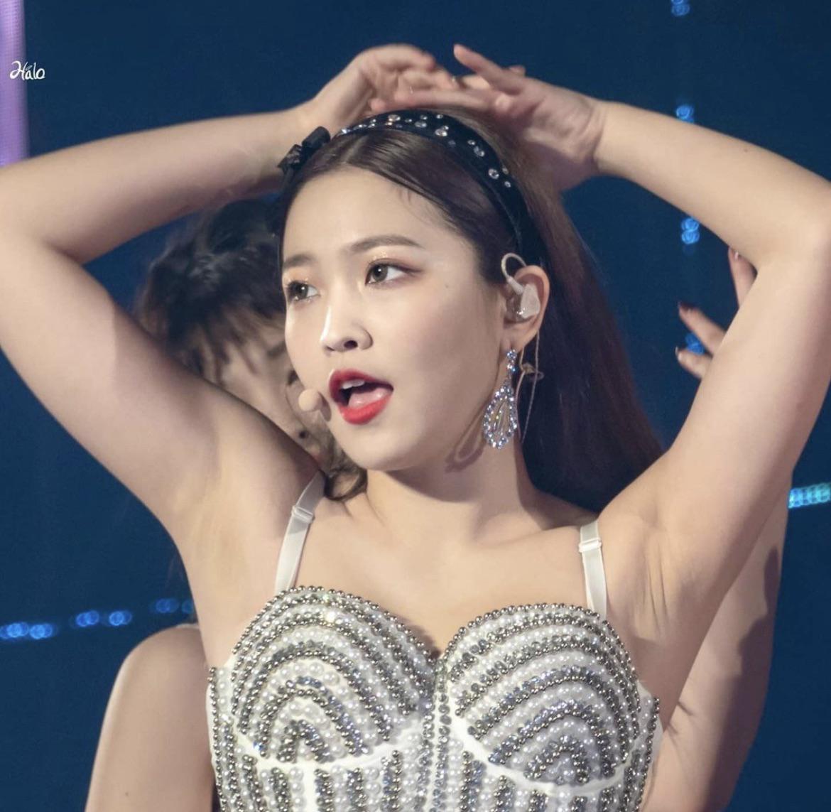 Yeri armpits | Scrolller