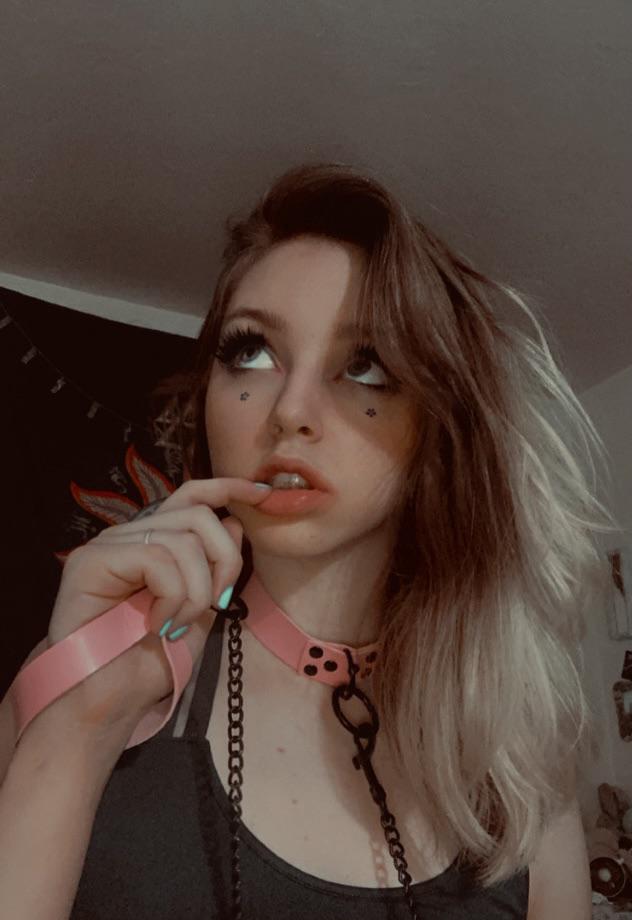 Yes daddy😉 | Scrolller