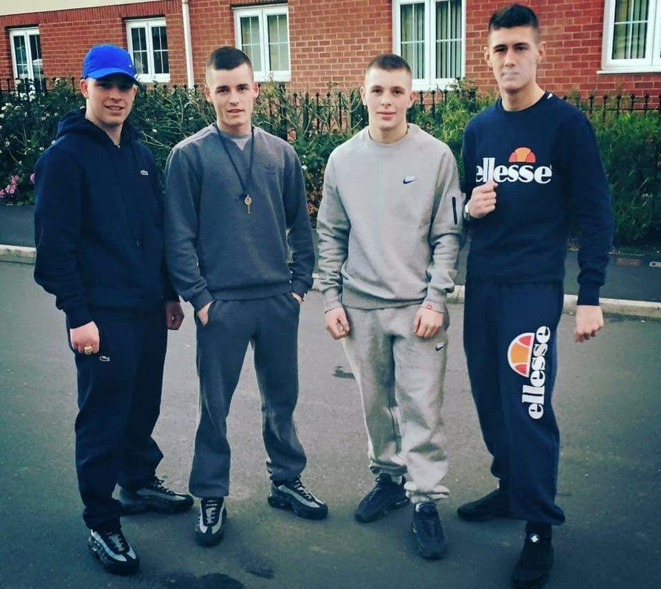 Yes please lads! | Scrolller