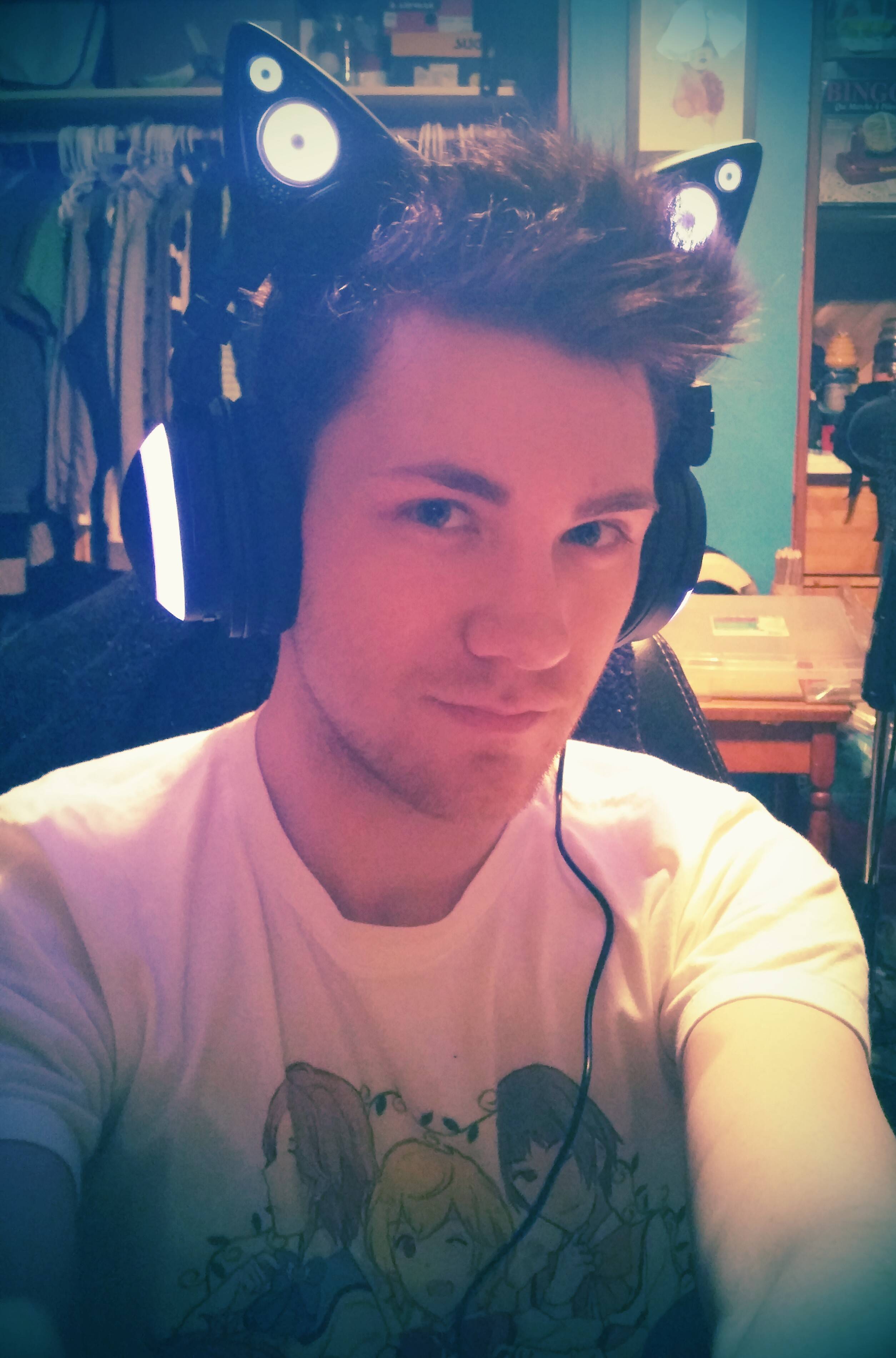 Yes, those are cat ear headphones | Scrolller