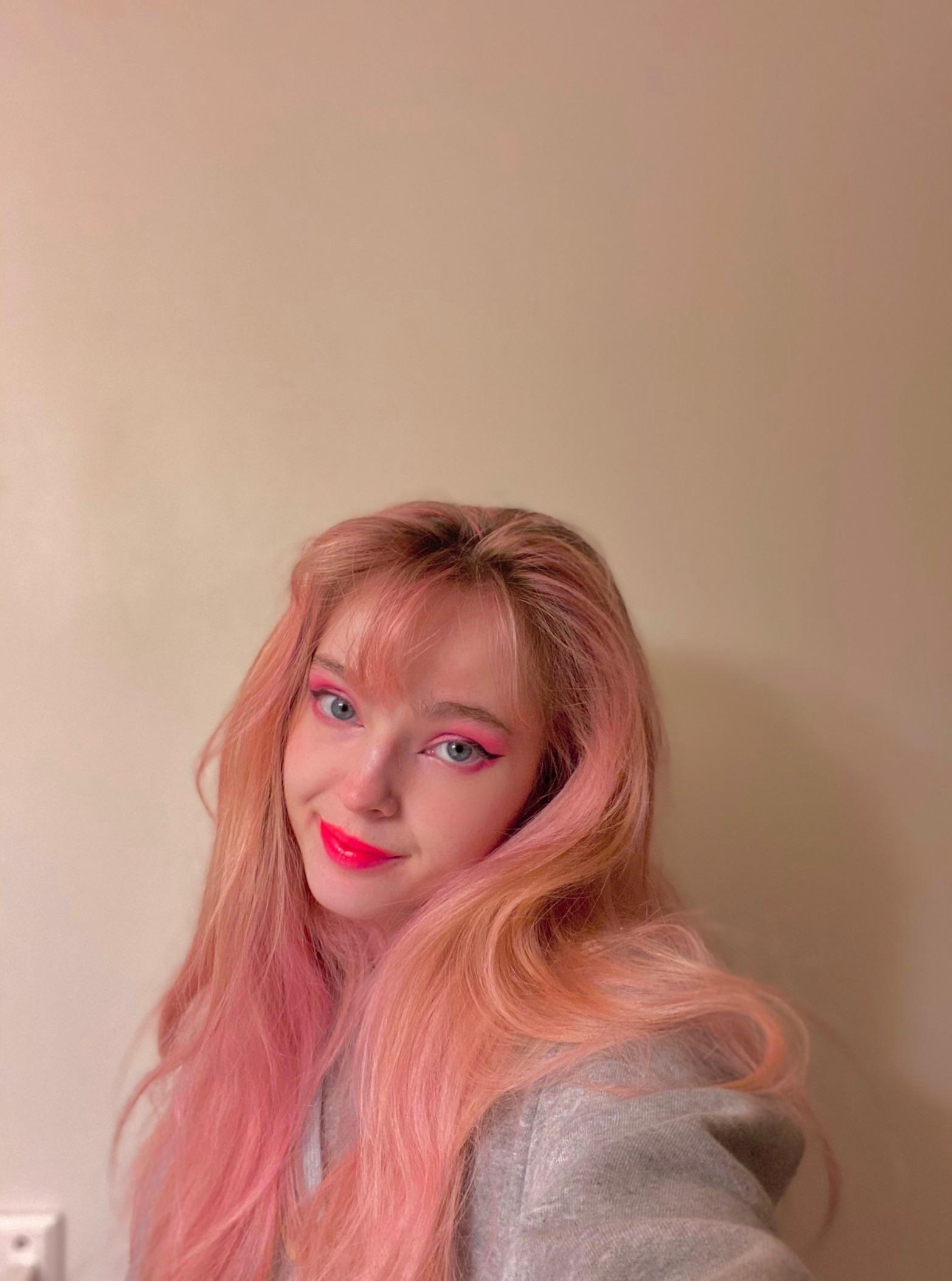 ik this is mostly a NSFW sub but I loved that my makeup matched my hair (face reveal, go easy on ...