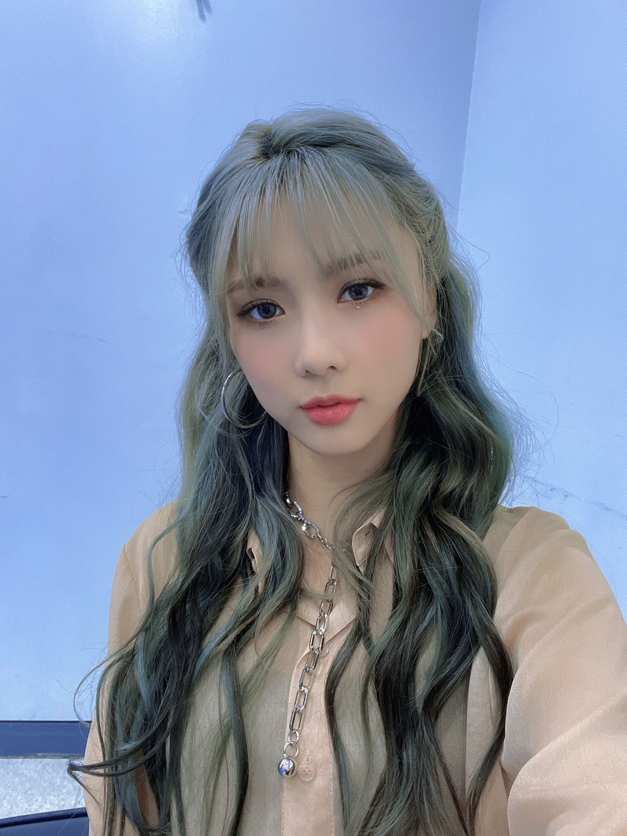 Yoohyeon | Scrolller