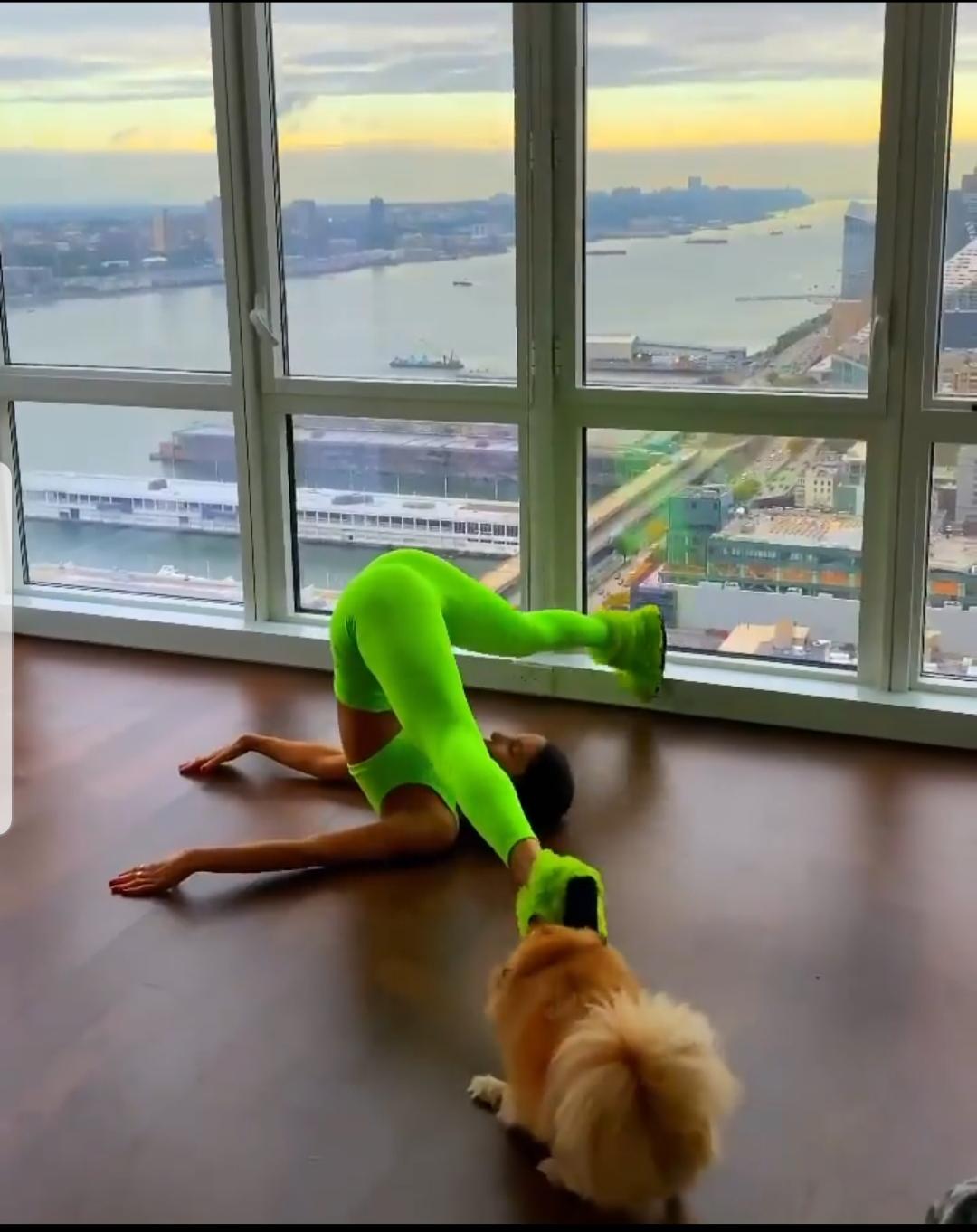 You could get real creative with this girl 🍆🍑 | Scrolller