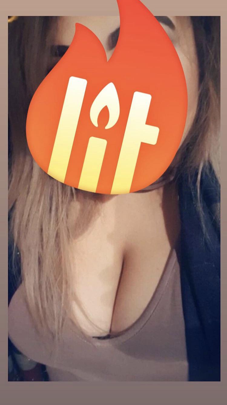 Face reveal? Or is cleavage enough? | Scrolller