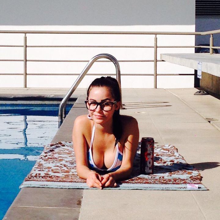 Younger Melanie | Scrolller