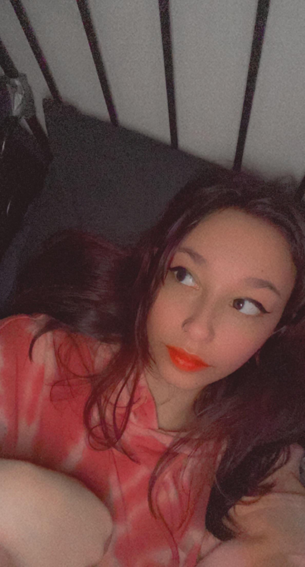 🥰 [17] | Scrolller