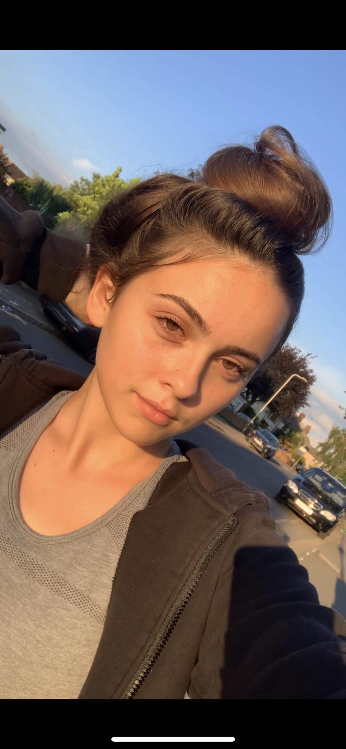 [17] pre gym selfie 😝 | Scrolller