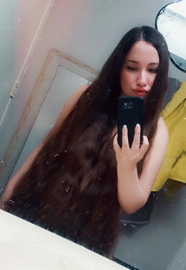 (18+) Hello Reddit. 😘😘 | Scrolller