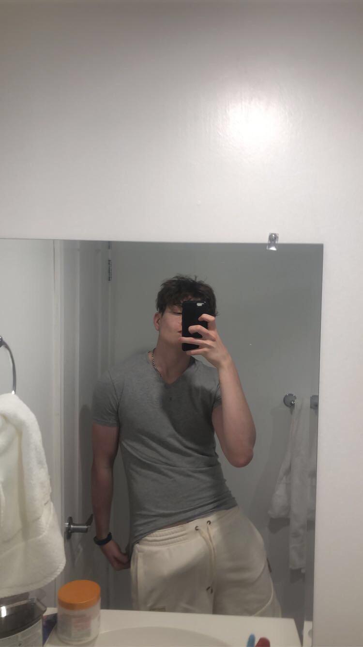 18 y/o bulge | Scrolller