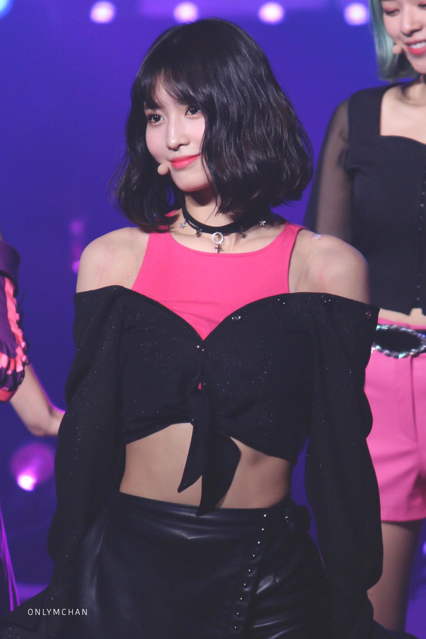 180519 Momo | Scrolller