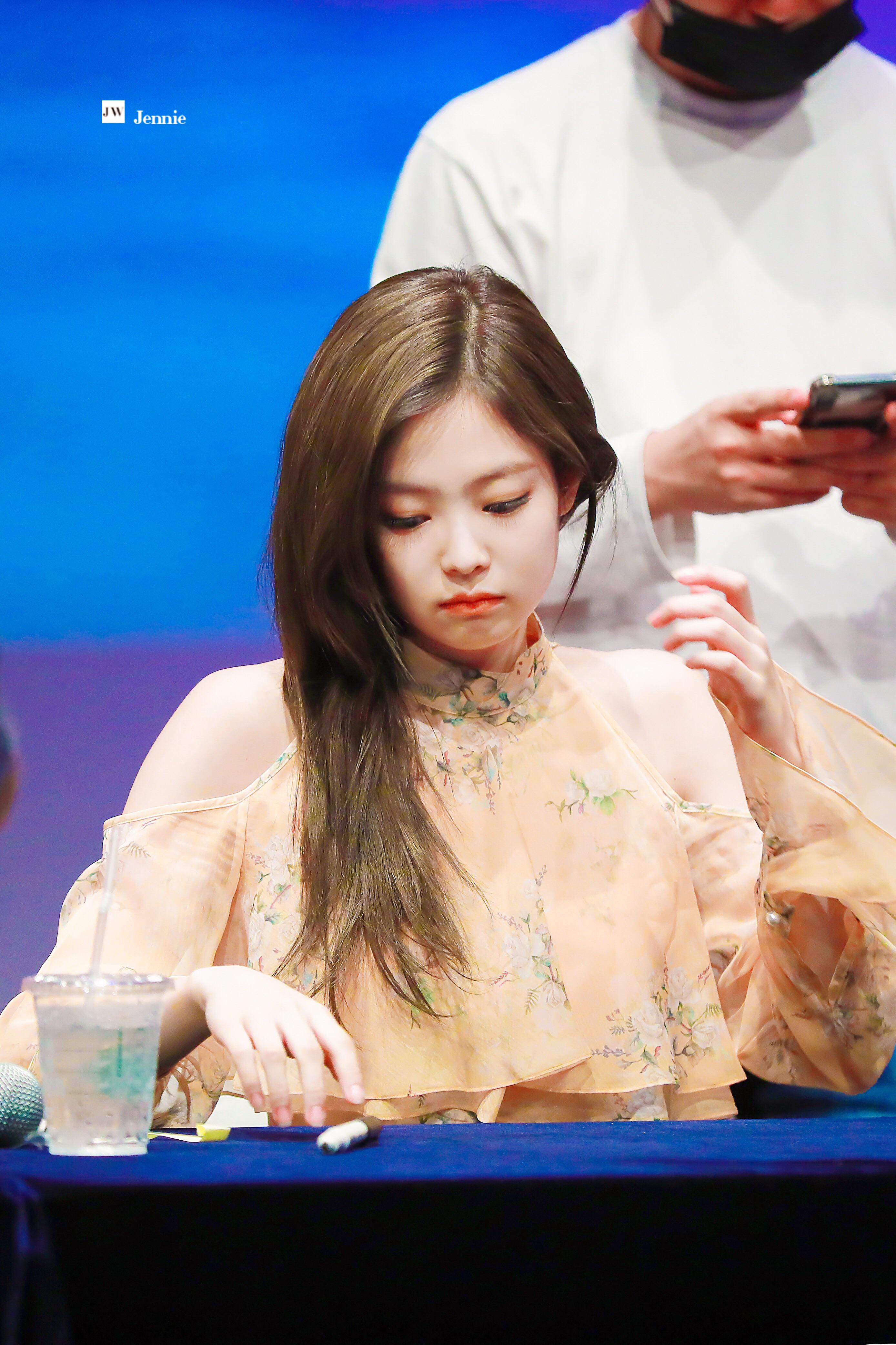 180701 Jennie | Scrolller