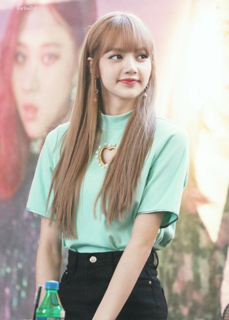 180708 Lisa | Scrolller