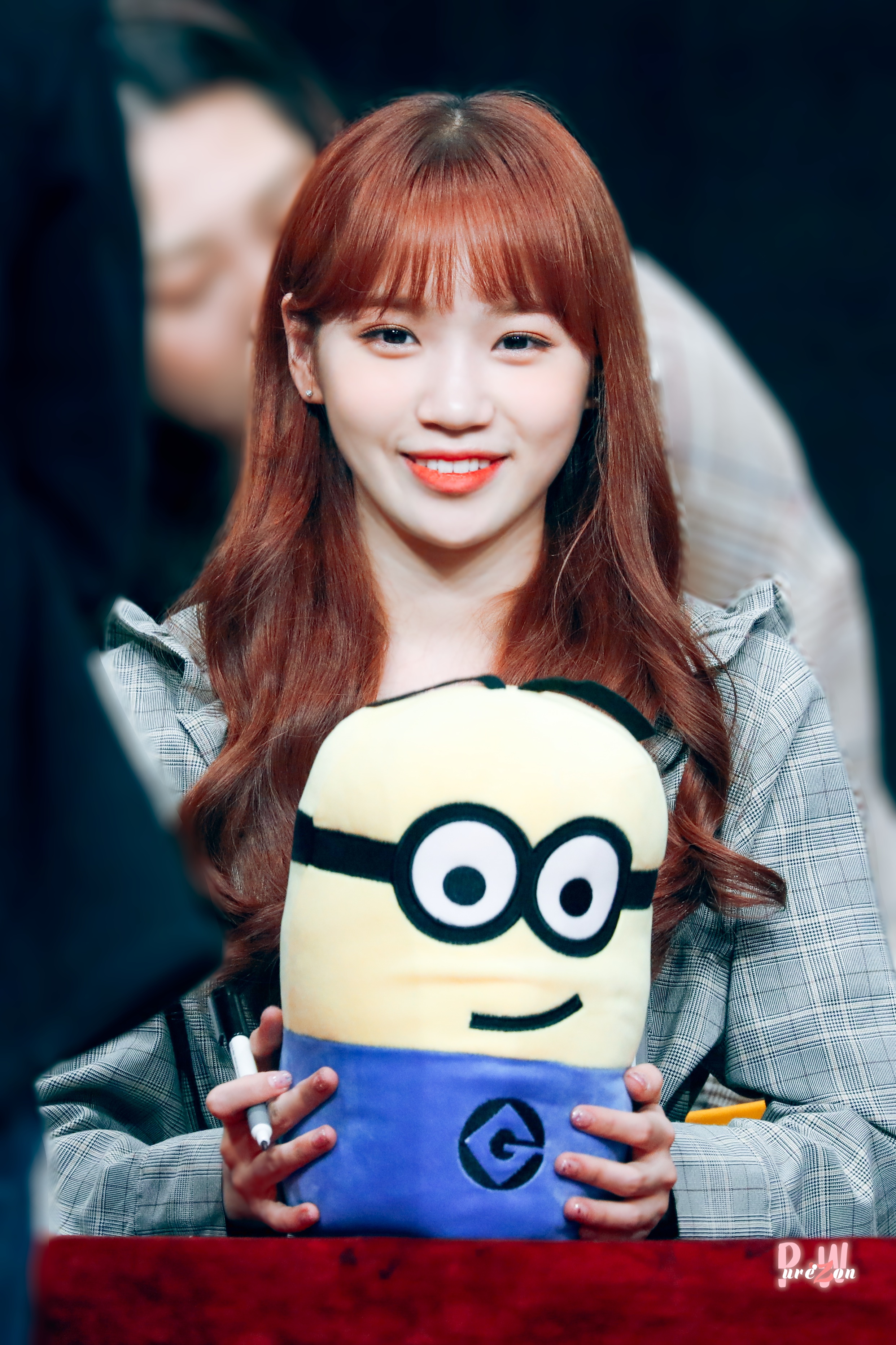 181118 Fansite: @pureZwon // Chaewon | Scrolller
